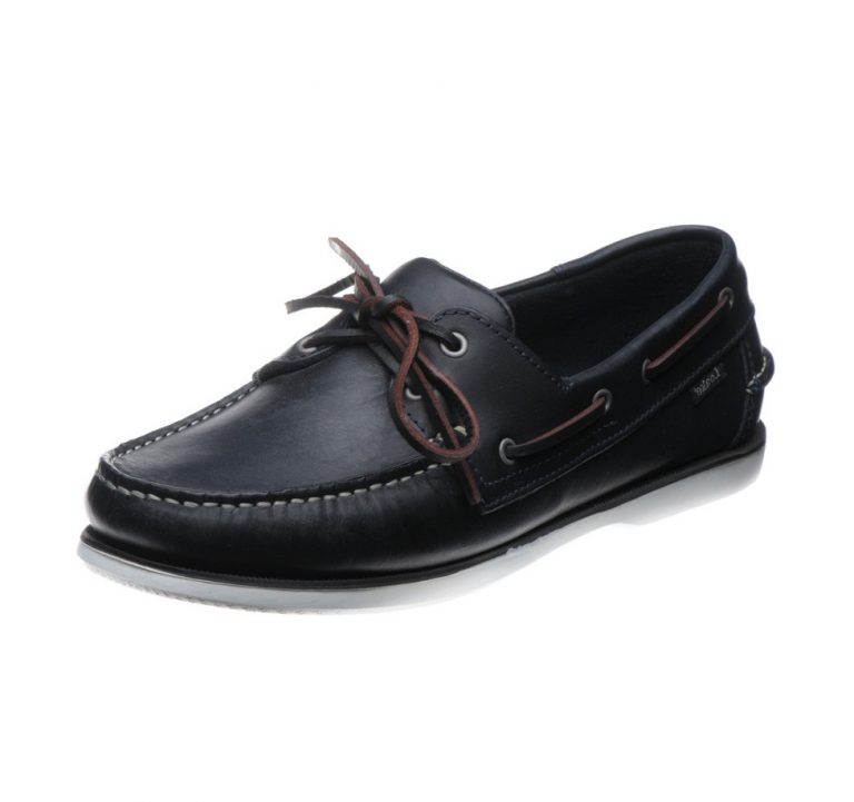 Каталог мужских топсайдеров Loake